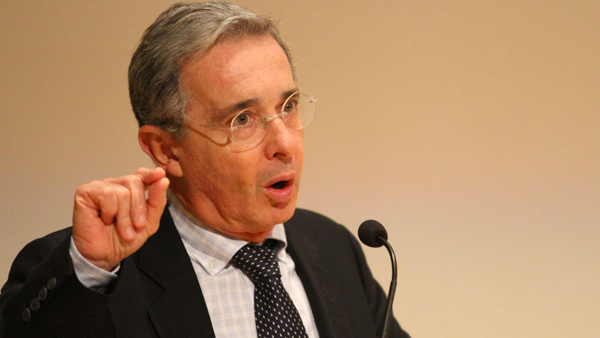 Uribe pidió retener renuncia