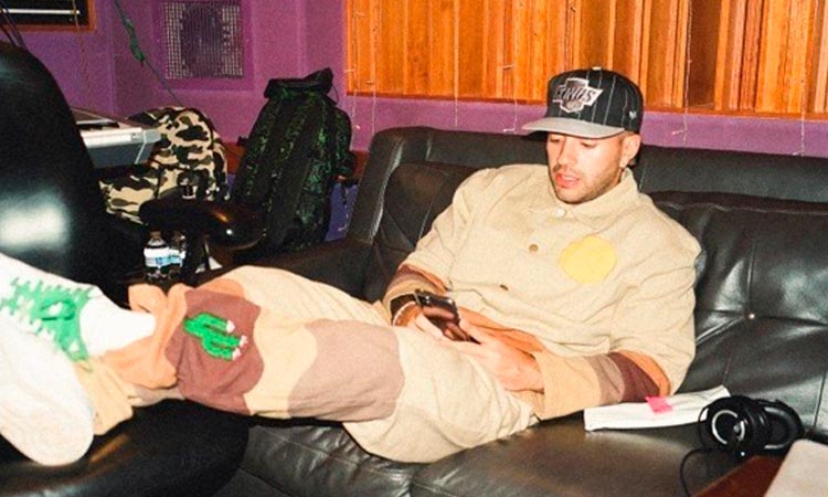 Feid lanza su característico ritmo de reggaeton "Fumeteo"