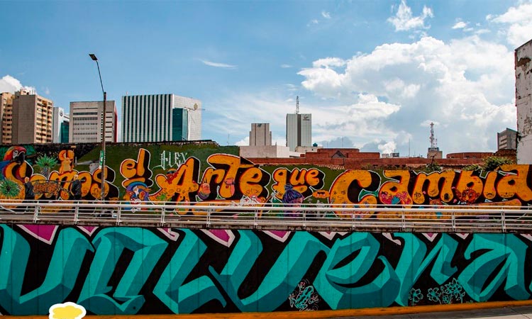 Nueva polémica por graffitis de la calle quinta pintados de gris